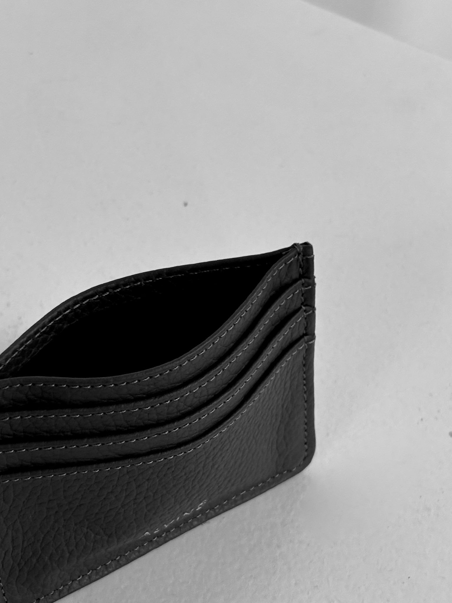 CC Kortholder | Sort Læder | Elegant holder til dine kort | ALVINÉ